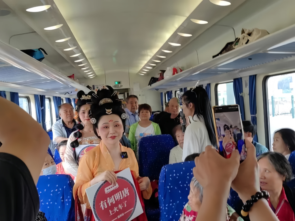 Mobile Hanfu Museum: Experience Tang Dynasty on a Train