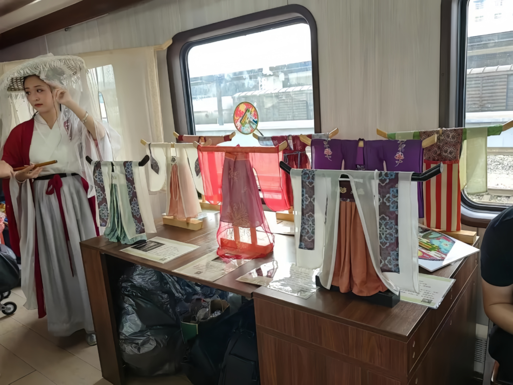 Mobile Hanfu Museum: Experience Tang Dynasty on a Train