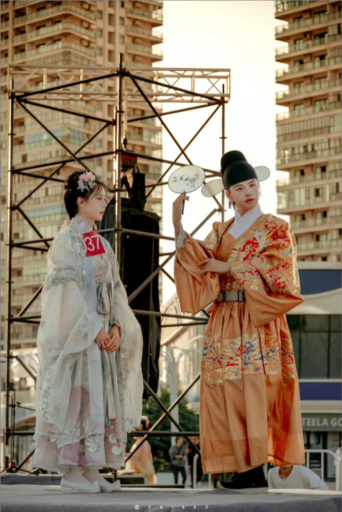 Hanfu Modeling Competition at Yangtze River Never-Sleep City