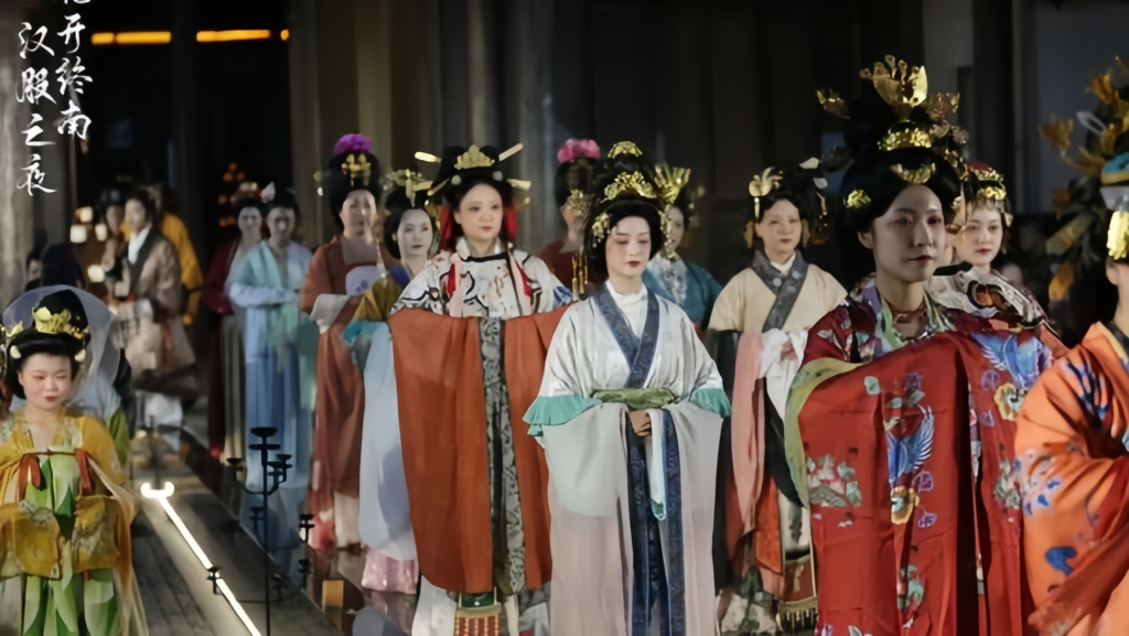 Hanfu Show: Reviving Ancient Fashion at Zhongnan Mountain