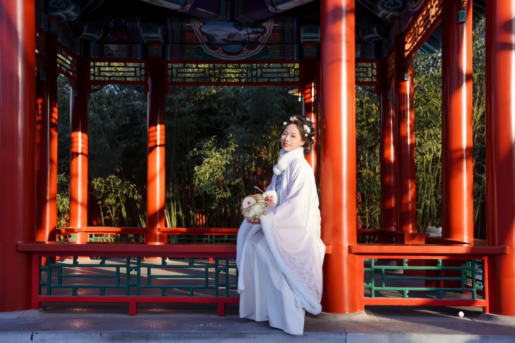 Magical Hanfu Photoshoot in Winter’s Timeless Beauty