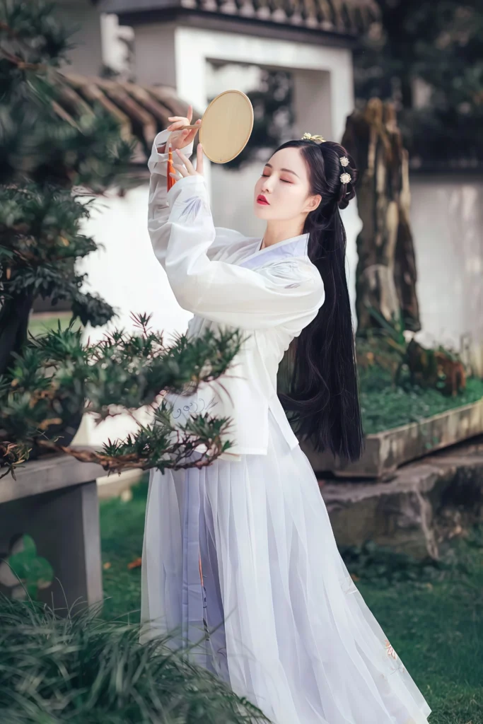 Stunning Hanfu Photography: Top Poses for Perfect Shots