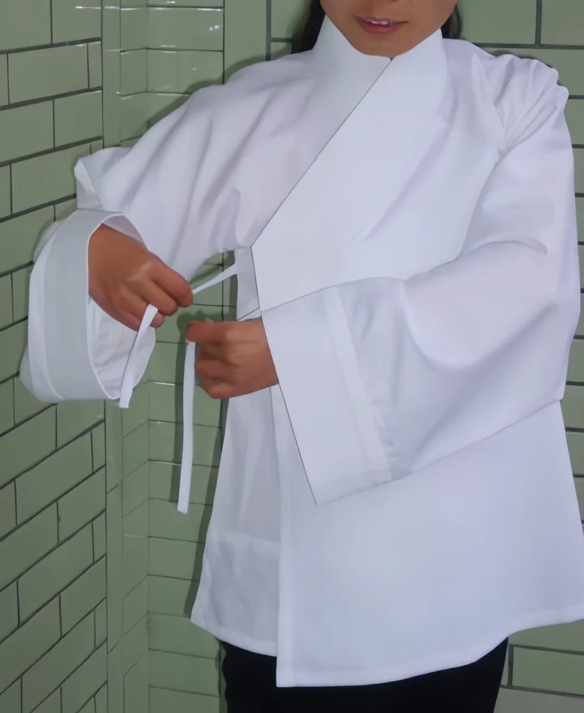 How to Wear Hanfu: How to Put on a Quju Robe - ehanfu.com